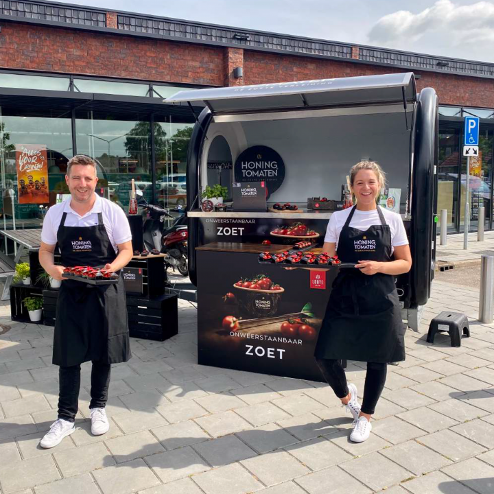 Looye nearstore sampling - Dutch Moving Media - Don't hesitate... Activate!